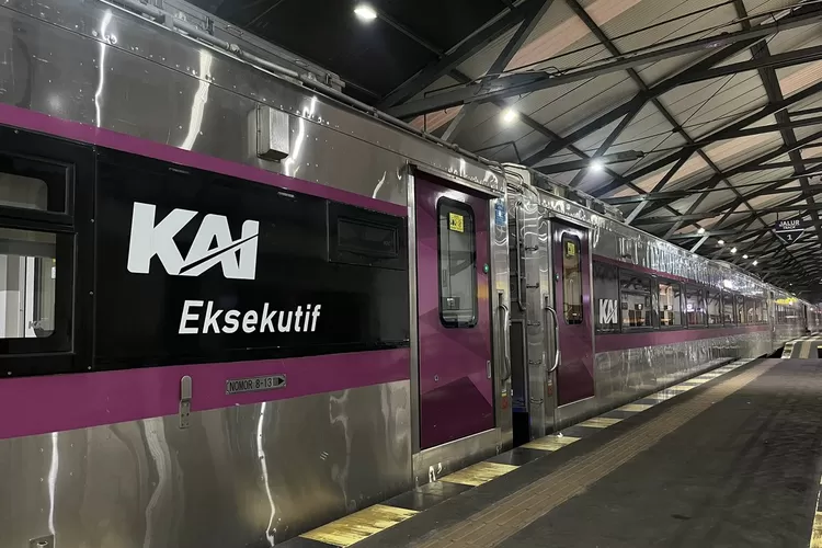 6 Daftar Kereta Eksekutif Stainless Steel New Generation: Perjalanan ...